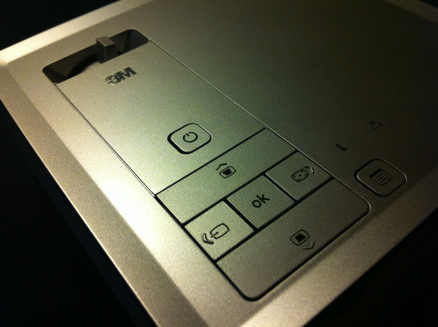 Probamos el MP410, un proyector portátil de 3M